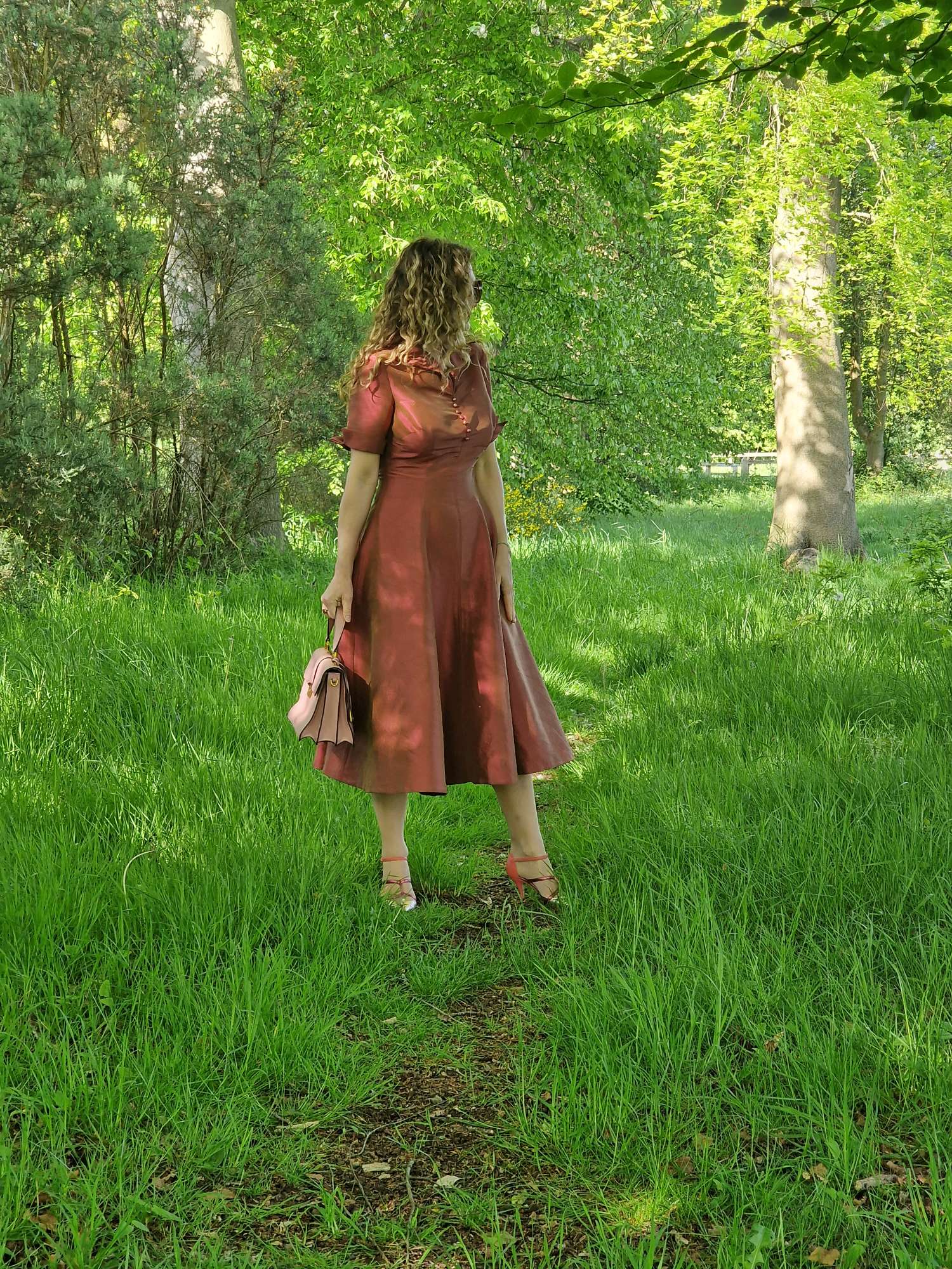 Sewing the B6018 vintage dress pattern - Six Mignons